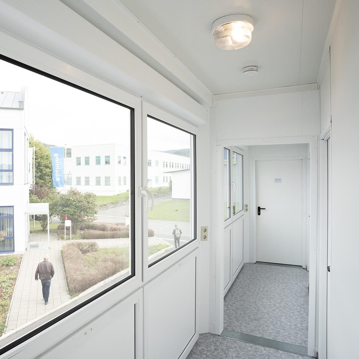 Industrieunternehmen setzt auf mobile ELA Container | ELA Container ...