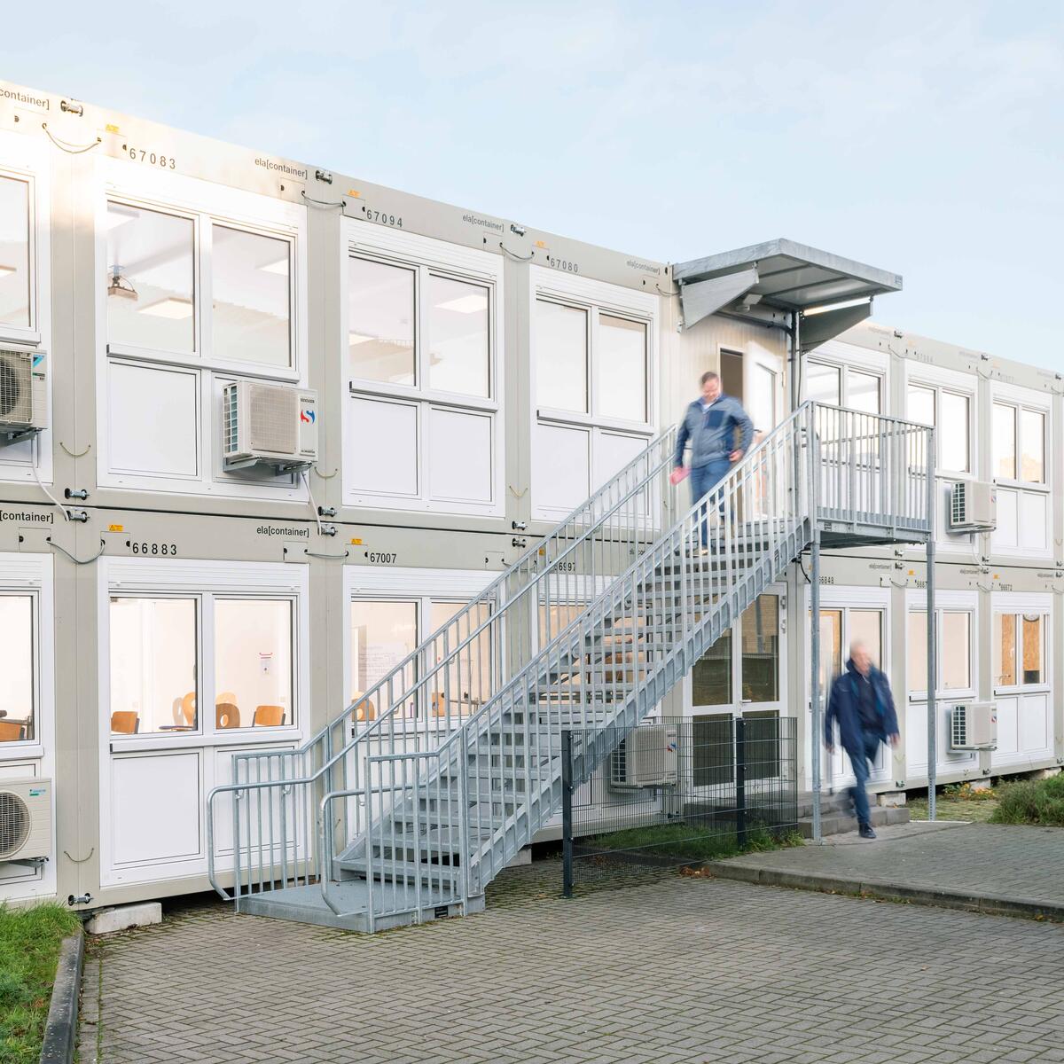 ELA Container stellt Schulcontainer während Sanierungsarbeiten | ELA ...