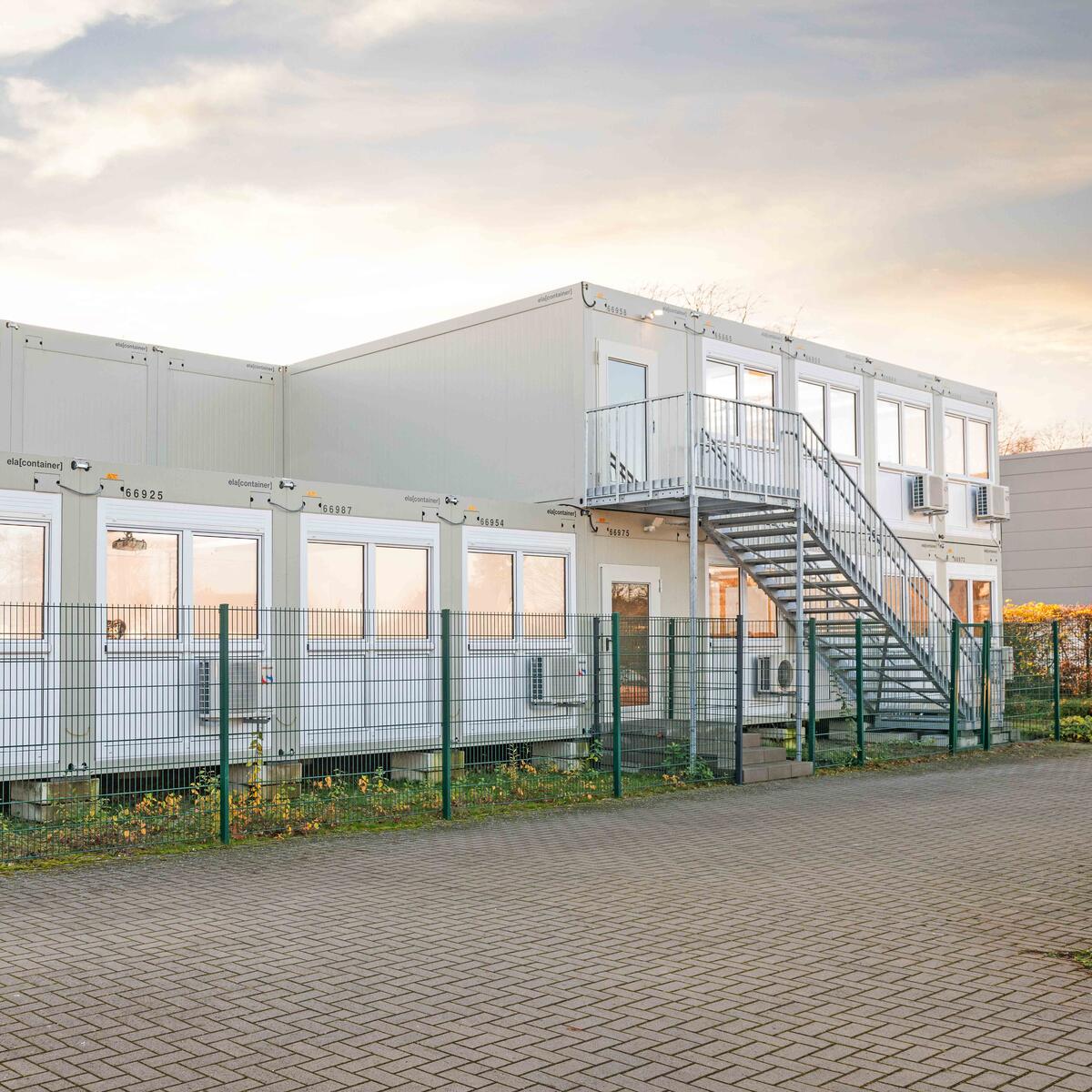 ELA Container stellt Schulcontainer während Sanierungsarbeiten | ELA ...