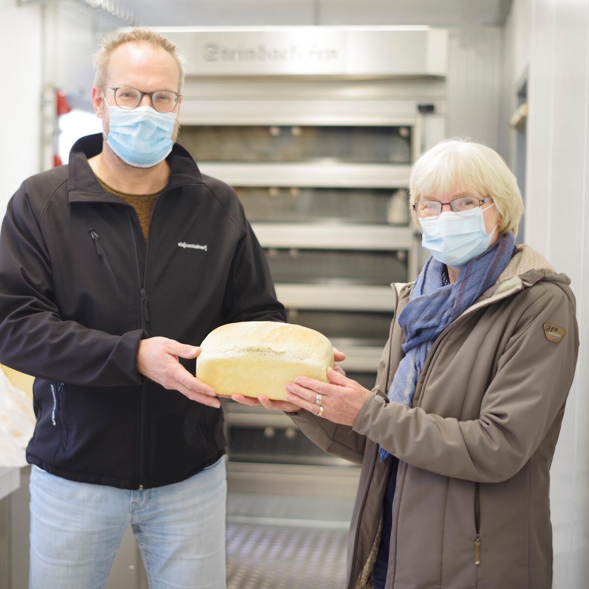 ELA Container Engineering spendet Brote an Harener Tafel | ELA ...