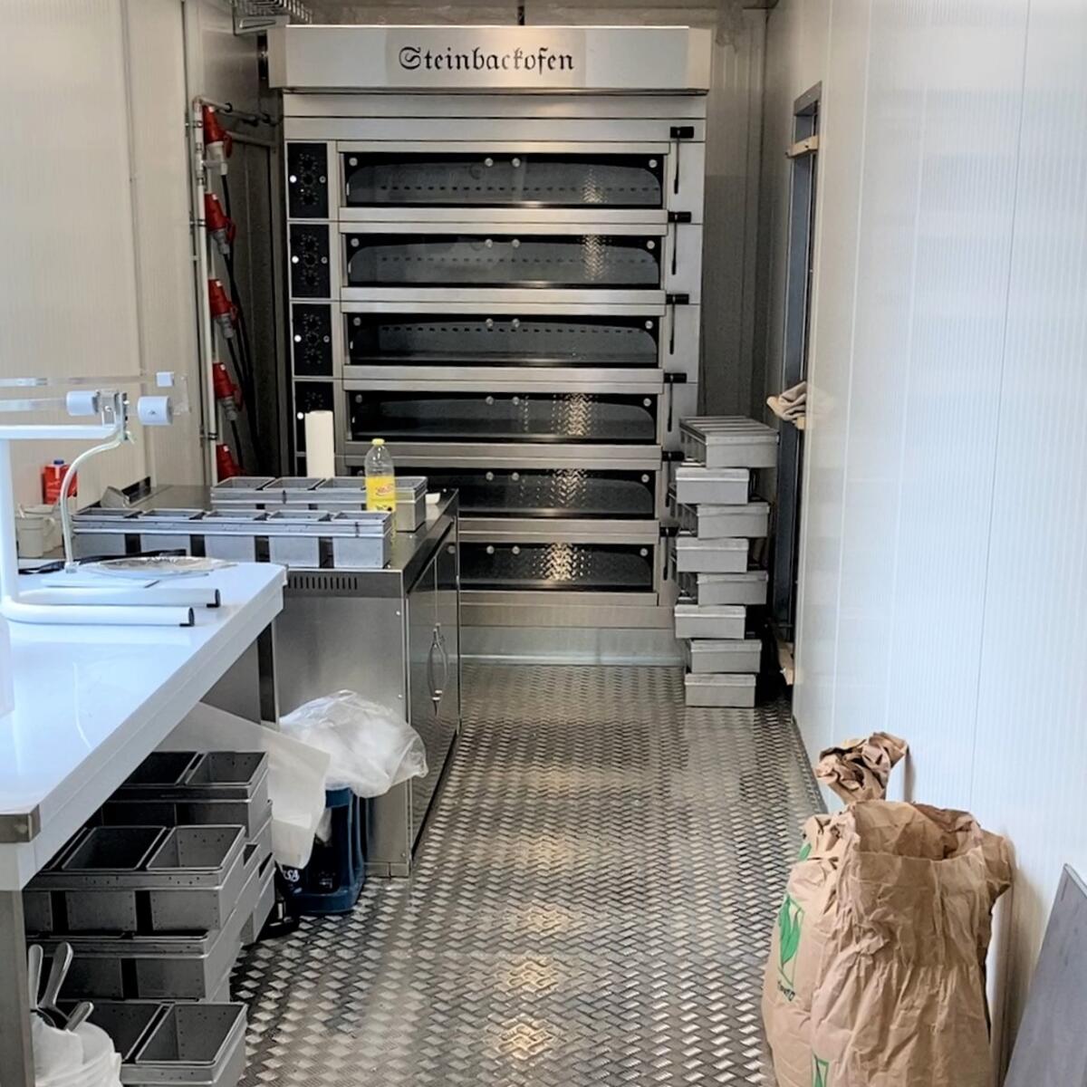 ELA Container Engineering spendet Brote an Harener Tafel | ELA ...