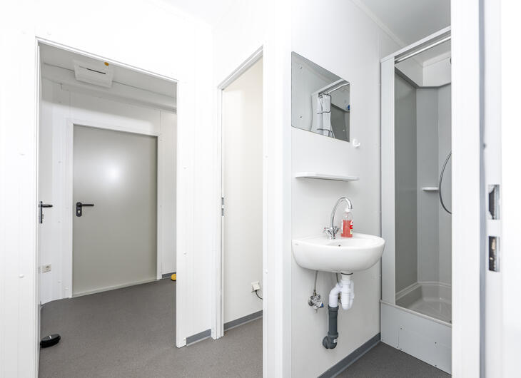 Schwarz Weiß Container & Anlagen mieten | ELA Hygienelösungen